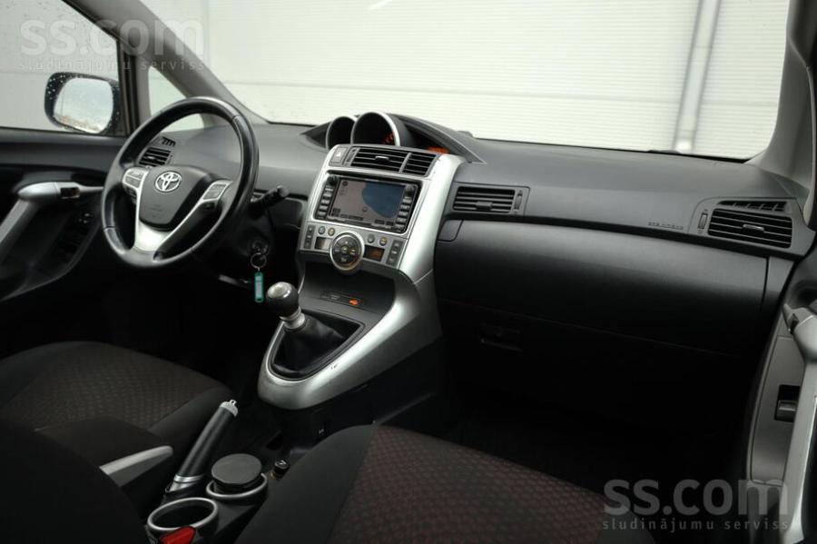 Pelēks Toyota Verso 2010 Rīga, ar dzinēja tilpumu 2.00 L un nobraukumu 0 tūkst. km par 2995 €, foto 10 vietnē AUTOMOTO.COM.LV