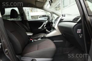 Pelēks Toyota Verso 2010 Rīga, ar dzinēja tilpumu 2.00 L un nobraukumu 0 tūkst. km par 2995 €, foto 12 vietnē AUTOMOTO.COM.LV