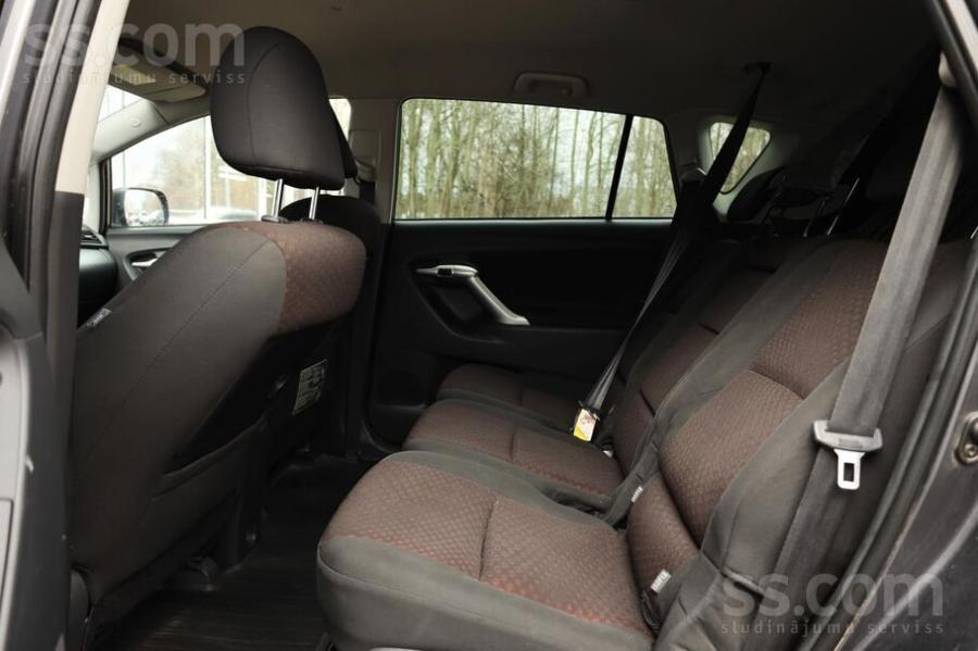 Pelēks Toyota Verso 2010 Rīga, ar dzinēja tilpumu 2.00 L un nobraukumu 0 tūkst. km par 2995 €, foto 13 vietnē AUTOMOTO.COM.LV