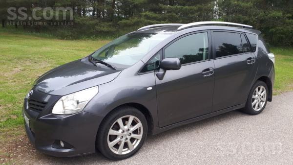 Pelēks Toyota Verso 2010 Rīga, ar dzinēja tilpumu 2.00 L un nobraukumu 275 tūkst. km par 3600 €, foto 1 vietnē AUTOMOTO.COM.LV