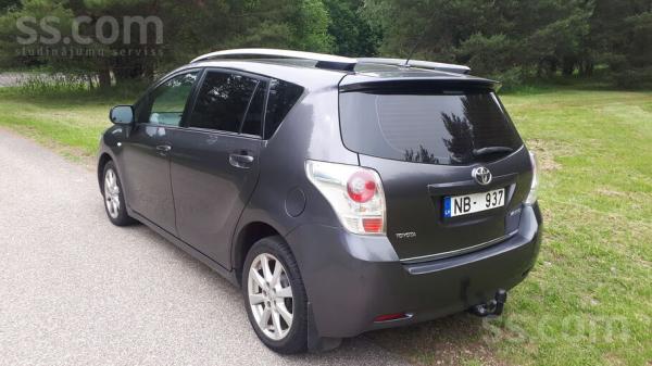 Pelēks Toyota Verso 2010 Rīga, ar dzinēja tilpumu 2.00 L un nobraukumu 275 tūkst. km par 3600 €, foto 2 vietnē AUTOMOTO.COM.LV