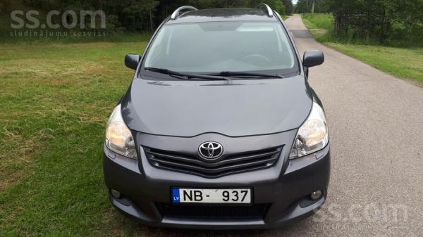 Pelēks Toyota Verso 2010 Rīga, ar dzinēja tilpumu 2.00 L un nobraukumu 275 tūkst. km par 3600 €, foto 3 vietnē AUTOMOTO.COM.LV