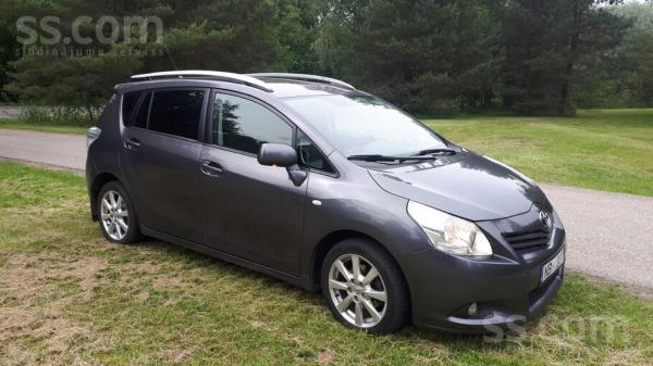 Pelēks Toyota Verso 2010 Rīga, ar dzinēja tilpumu 2.00 L un nobraukumu 275 tūkst. km par 3600 €, foto 4 vietnē AUTOMOTO.COM.LV