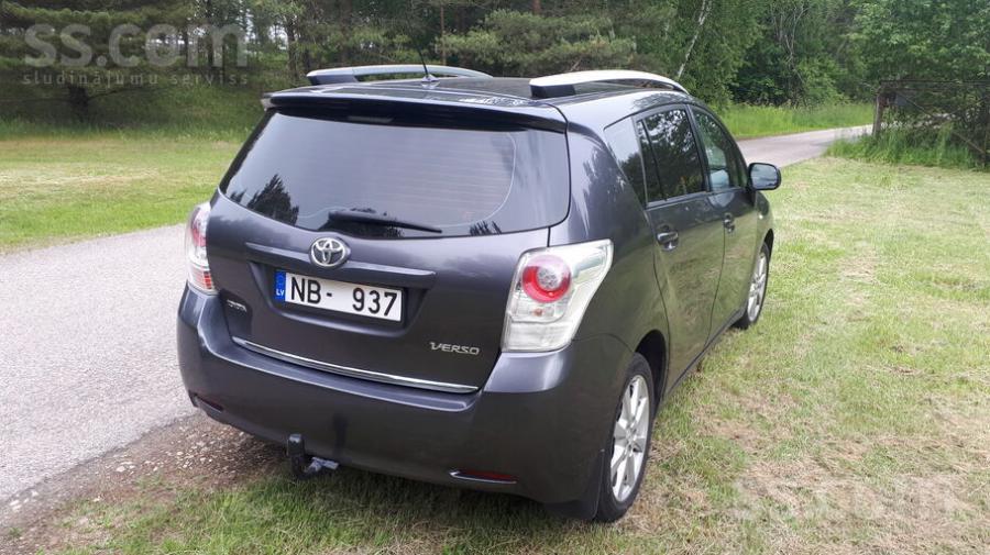 Grey Toyota Verso 2010 in Riga, with an engine capacity of 2.00 L and mileage of 275 thousand km for 3600 €, photo 6 on AUTOMOTO.COM.LV