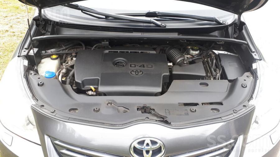 Grey Toyota Verso 2010 in Riga, with an engine capacity of 2.00 L and mileage of 275 thousand km for 3600 €, photo 12 on AUTOMOTO.COM.LV