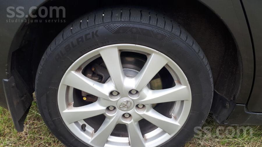 Grey Toyota Verso 2010 in Riga, with an engine capacity of 2.00 L and mileage of 275 thousand km for 3600 €, photo 14 on AUTOMOTO.COM.LV