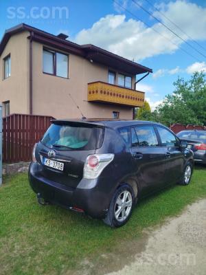 Pelēks Toyota Verso 2010 Jelgava, ar dzinēja tilpumu 2.00 L un nobraukumu 290 tūkst. km par 2700 €, foto 3 vietnē AUTOMOTO.COM.LV