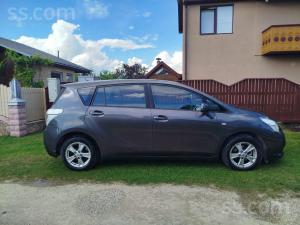 Pelēks Toyota Verso 2010 Jelgava, ar dzinēja tilpumu 2.00 L un nobraukumu 290 tūkst. km par 2700 €, foto 4 vietnē AUTOMOTO.COM.LV