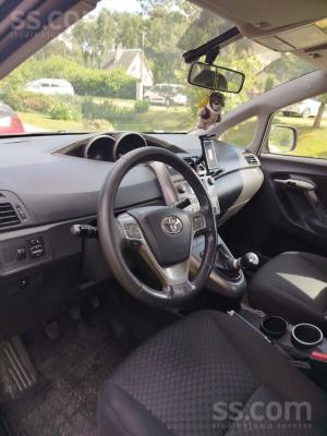 Pelēks Toyota Verso 2010 Jelgava, ar dzinēja tilpumu 2.00 L un nobraukumu 290 tūkst. km par 2700 €, foto 6 vietnē AUTOMOTO.COM.LV