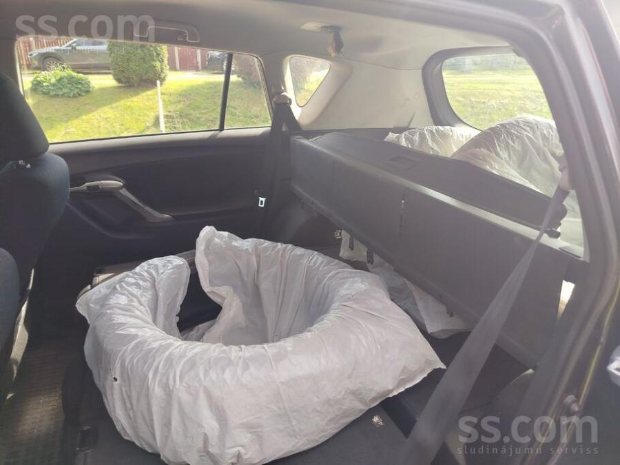 Pelēks Toyota Verso 2010 Jelgava, ar dzinēja tilpumu 2.00 L un nobraukumu 290 tūkst. km par 2700 €, foto 7 vietnē AUTOMOTO.COM.LV