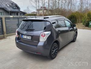 Grey Toyota Verso 2010 in Riga, with an engine capacity of 2.00 L and mileage of 205 thousand km for 3950 €, photo 4 on AUTOMOTO.COM.LV