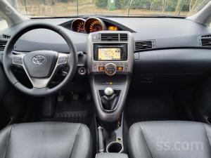 Grey Toyota Verso 2010 in Riga, with an engine capacity of 2.00 L and mileage of 205 thousand km for 3950 €, photo 6 on AUTOMOTO.COM.LV