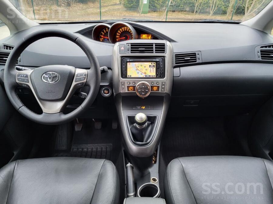 Grey Toyota Verso 2010 in Riga, with an engine capacity of 2.00 L and mileage of 205 thousand km for 3950 €, photo 6 on AUTOMOTO.COM.LV