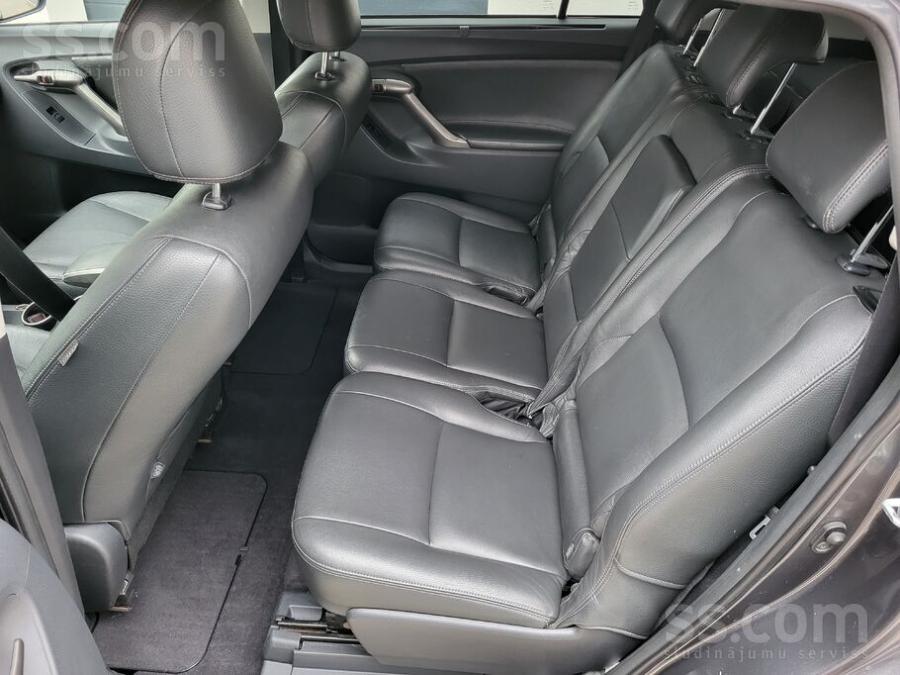 Grey Toyota Verso 2010 in Riga, with an engine capacity of 2.00 L and mileage of 205 thousand km for 3950 €, photo 7 on AUTOMOTO.COM.LV