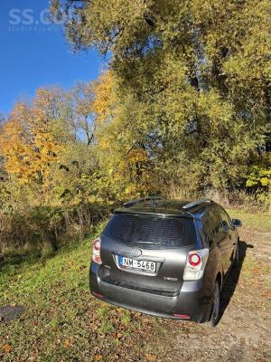Pelēks Toyota Verso 2010 Gulbene, ar dzinēja tilpumu 2.00 L un nobraukumu 327 tūkst. km par 5000 €, foto 3 vietnē AUTOMOTO.COM.LV