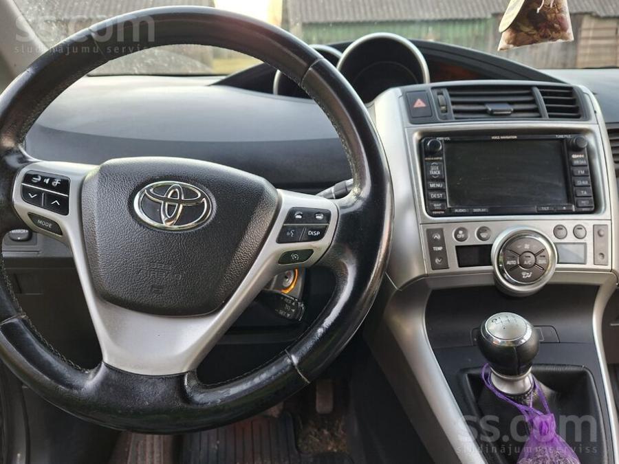 Pelēks Toyota Verso 2010 Gulbene, ar dzinēja tilpumu 2.00 L un nobraukumu 327 tūkst. km par 5000 €, foto 6 vietnē AUTOMOTO.COM.LV