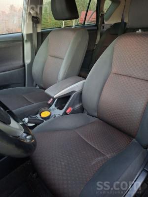 Pelēks Toyota Verso 2010 Gulbene, ar dzinēja tilpumu 2.00 L un nobraukumu 327 tūkst. km par 5000 €, foto 8 vietnē AUTOMOTO.COM.LV