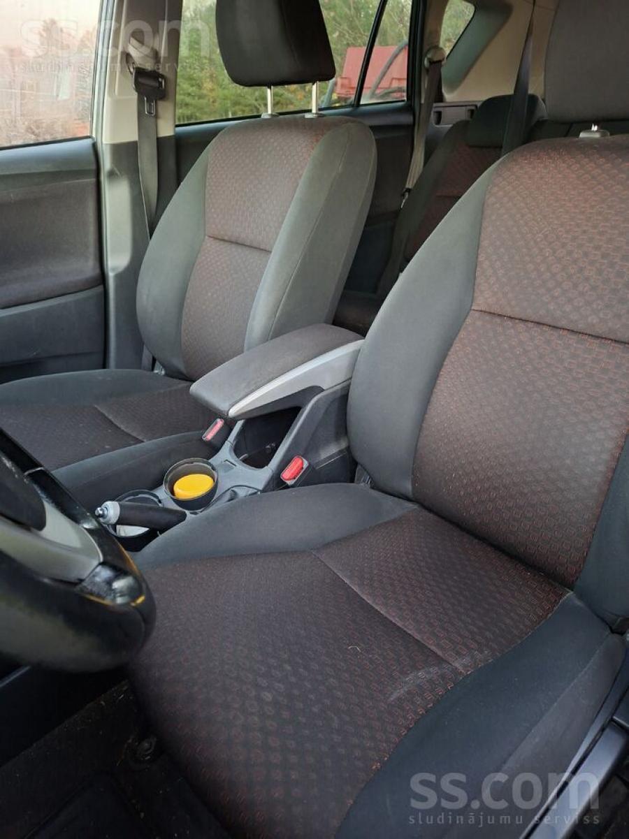 Pelēks Toyota Verso 2010 Gulbene, ar dzinēja tilpumu 2.00 L un nobraukumu 327 tūkst. km par 5000 €, foto 8 vietnē AUTOMOTO.COM.LV