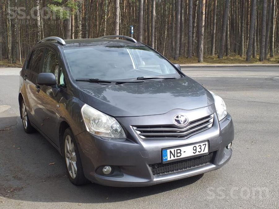 Pelēks Toyota Verso 2010 Rīga, ar dzinēja tilpumu 2.00 L un nobraukumu 277 tūkst. km par 3600 €, foto 3 vietnē AUTOMOTO.COM.LV