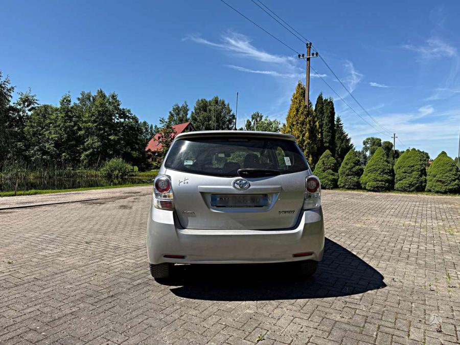 Pelēks Toyota Verso 2010 Kaišiadorys, ar dzinēja tilpumu 2.00 L un nobraukumu 271 tūkst. km par 3970 €, foto 5 vietnē AUTOMOTO.COM.LV
