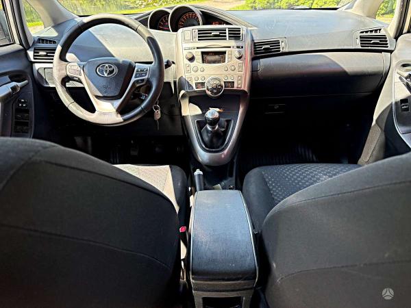 Pelēks Toyota Verso 2010 Kaišiadorys, ar dzinēja tilpumu 2.00 L un nobraukumu 271 tūkst. km par 3970 €, foto 6 vietnē AUTOMOTO.COM.LV