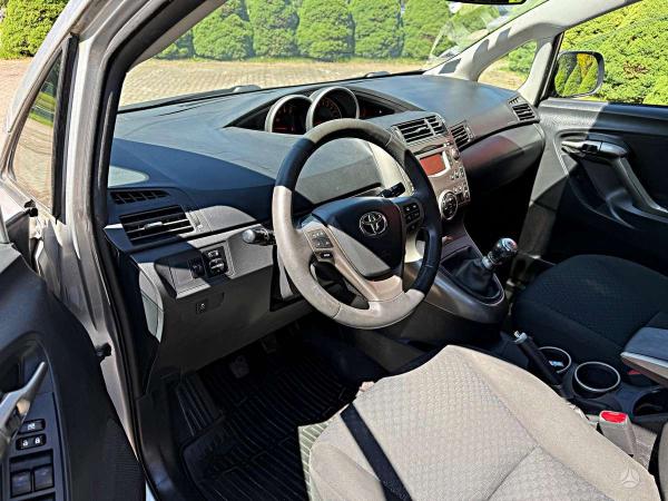 Pelēks Toyota Verso 2010 Kaišiadorys, ar dzinēja tilpumu 2.00 L un nobraukumu 271 tūkst. km par 3970 €, foto 7 vietnē AUTOMOTO.COM.LV
