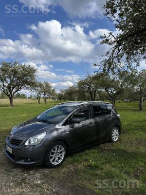 Pelēks Toyota Verso 2010 Rīga, ar dzinēja tilpumu 2.20 L un nobraukumu 240 tūkst. km par 3500 €, foto 5 vietnē AUTOMOTO.COM.LV