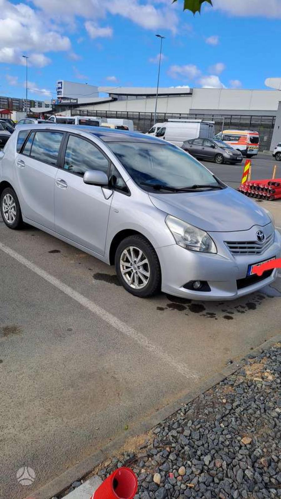 Grey Toyota Verso 2010 in Vilnius, with an engine capacity of 2.00 L and mileage of 227 thousand km for 4500 €, photo 3 on AUTOMOTO.COM.LV