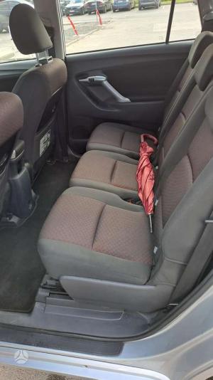 Grey Toyota Verso 2010 in Vilnius, with an engine capacity of 2.00 L and mileage of 227 thousand km for 4500 €, photo 5 on AUTOMOTO.COM.LV