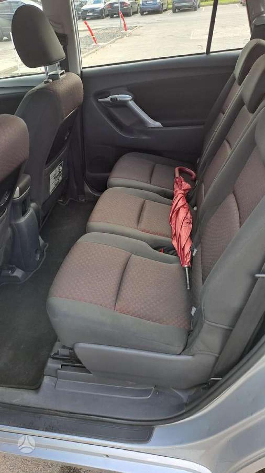 Grey Toyota Verso 2010 in Vilnius, with an engine capacity of 2.00 L and mileage of 227 thousand km for 4500 €, photo 5 on AUTOMOTO.COM.LV