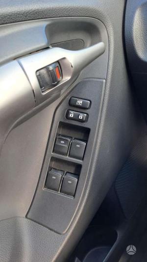 Grey Toyota Verso 2010 in Vilnius, with an engine capacity of 2.00 L and mileage of 227 thousand km for 4500 €, photo 10 on AUTOMOTO.COM.LV