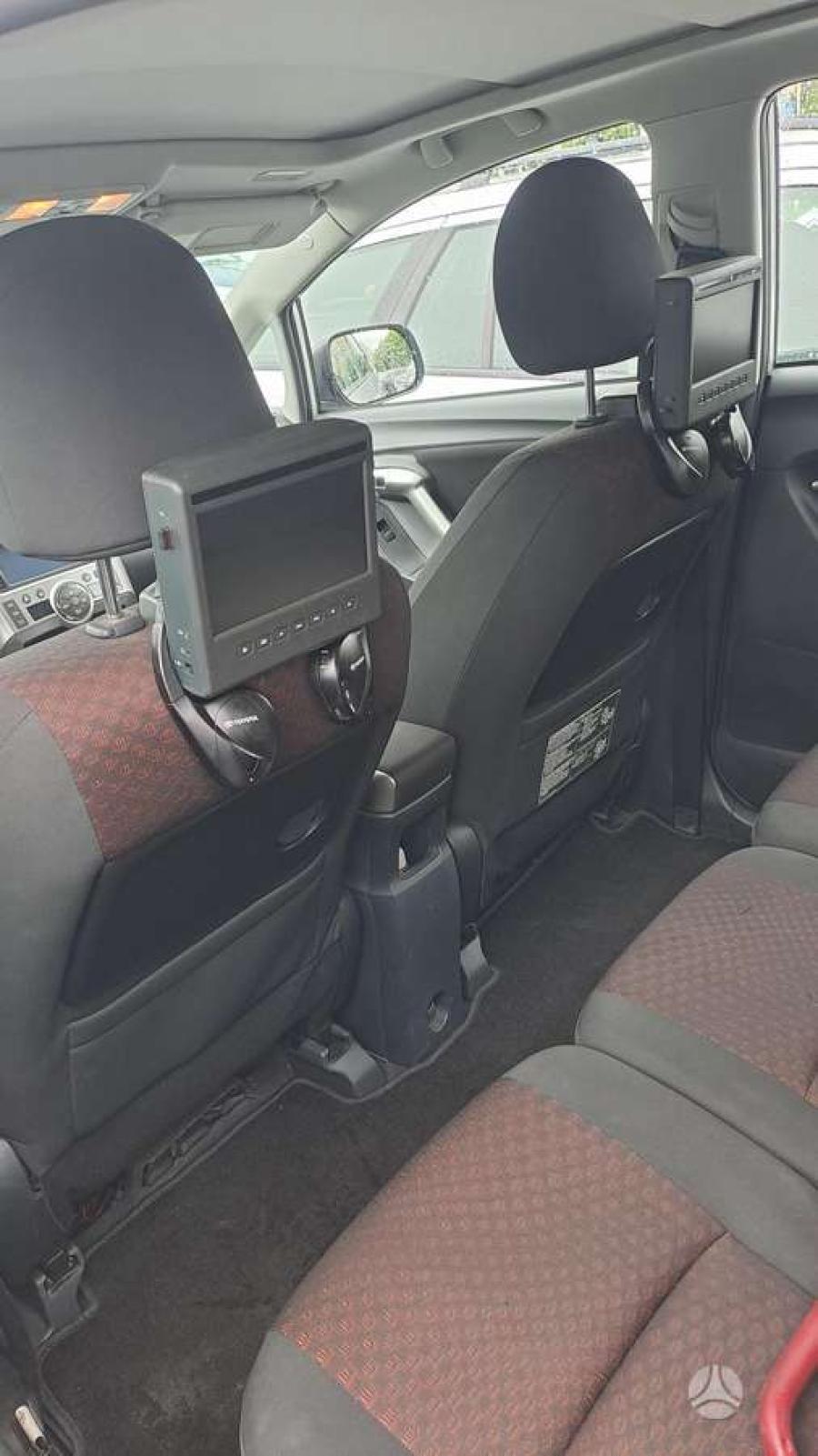 Grey Toyota Verso 2010 in Vilnius, with an engine capacity of 2.00 L and mileage of 227 thousand km for 4500 €, photo 12 on AUTOMOTO.COM.LV