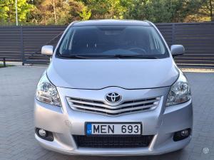 Pelēks Toyota Verso 2010 Šilutė, ar dzinēja tilpumu 2.00 L un nobraukumu 288 tūkst. km par 3800 €, foto 3 vietnē AUTOMOTO.COM.LV