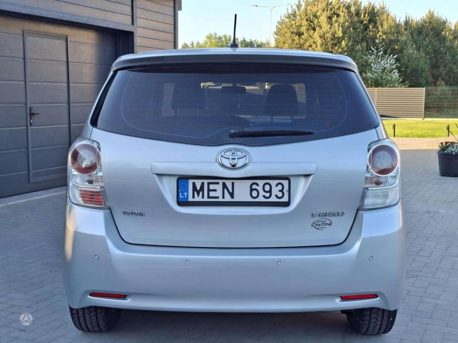 Pelēks Toyota Verso 2010 Šilutė, ar dzinēja tilpumu 2.00 L un nobraukumu 288 tūkst. km par 3800 €, foto 4 vietnē AUTOMOTO.COM.LV
