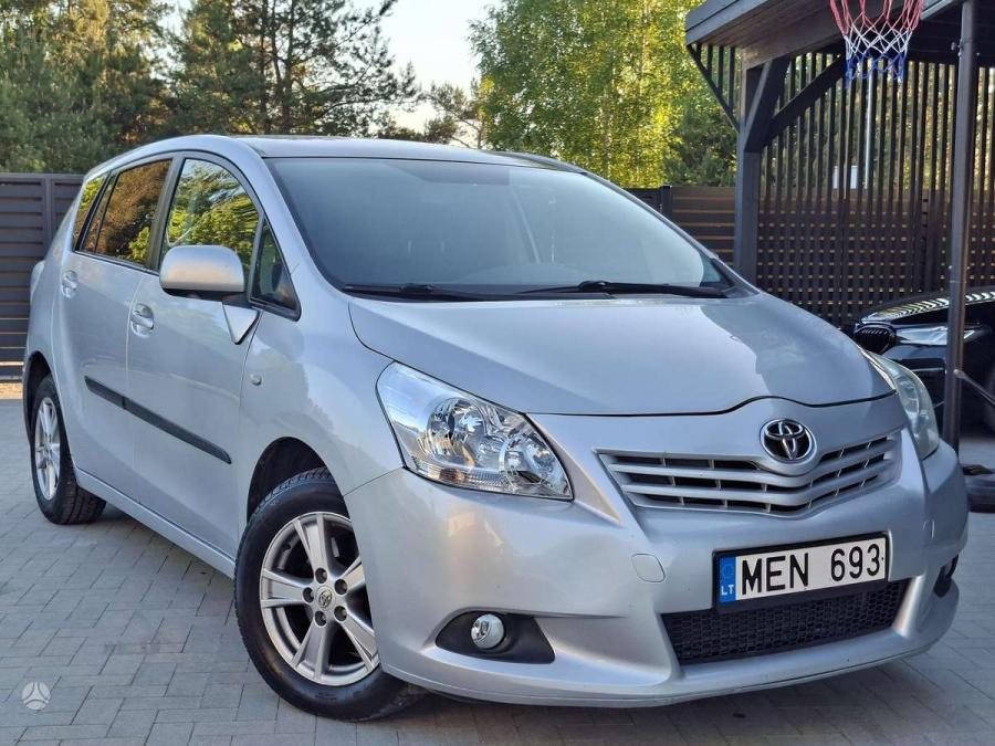 Pelēks Toyota Verso 2010 Šilutė, ar dzinēja tilpumu 2.00 L un nobraukumu 288 tūkst. km par 3800 €, foto 5 vietnē AUTOMOTO.COM.LV