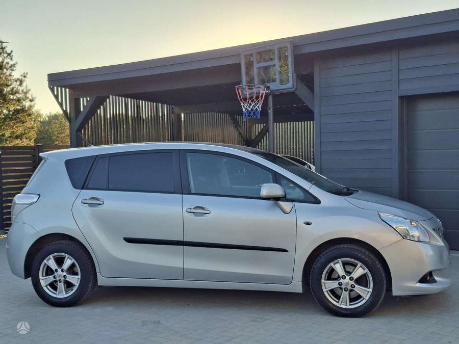 Pelēks Toyota Verso 2010 Šilutė, ar dzinēja tilpumu 2.00 L un nobraukumu 288 tūkst. km par 3800 €, foto 7 vietnē AUTOMOTO.COM.LV