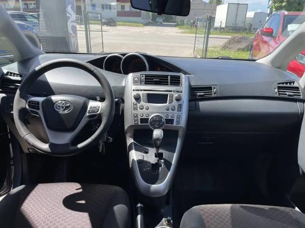 Grey Toyota Verso 2010 in Talsi, with an engine capacity of 1.80 L and mileage of 182 thousand km for 4990 €, photo 7 on AUTOMOTO.COM.LV