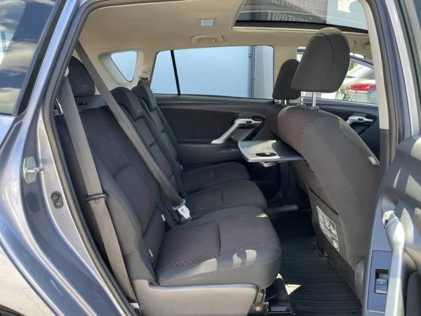 Grey Toyota Verso 2010 in Talsi, with an engine capacity of 1.80 L and mileage of 182 thousand km for 4990 €, photo 8 on AUTOMOTO.COM.LV