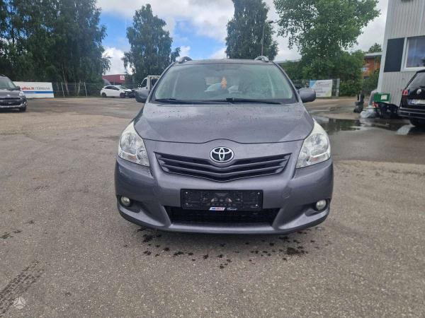 Grey Toyota Verso 2010 in Ukmerge, with an engine capacity of 2.00 L and mileage of 240 thousand km for 3950 €, photo 2 on AUTOMOTO.COM.LV