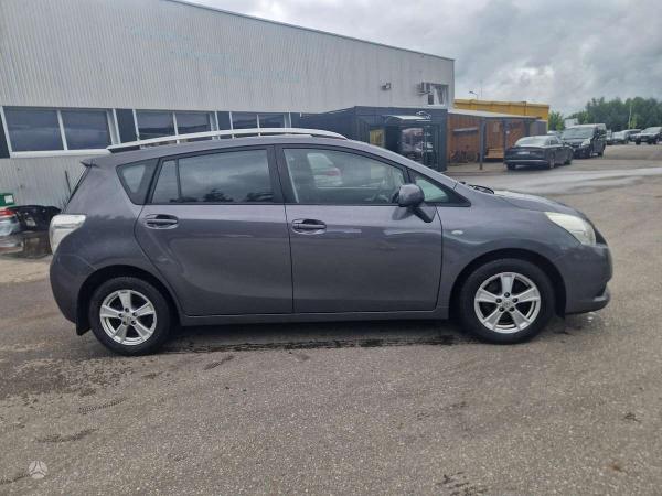Grey Toyota Verso 2010 in Ukmerge, with an engine capacity of 2.00 L and mileage of 240 thousand km for 3950 €, photo 5 on AUTOMOTO.COM.LV
