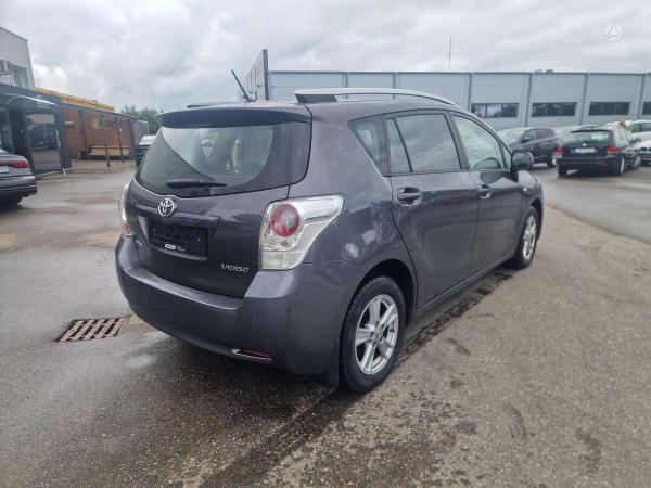 Grey Toyota Verso 2010 in Ukmerge, with an engine capacity of 2.00 L and mileage of 240 thousand km for 3950 €, photo 6 on AUTOMOTO.COM.LV