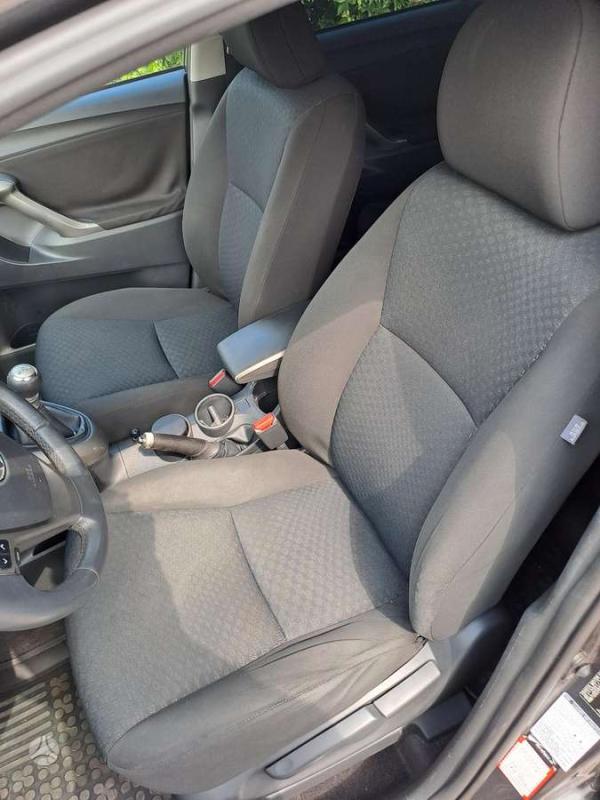Pelēks Toyota Verso 2010 Alīta, ar dzinēja tilpumu 2.00 L un nobraukumu 300 tūkst. km par 4150 €, foto 7 vietnē AUTOMOTO.COM.LV