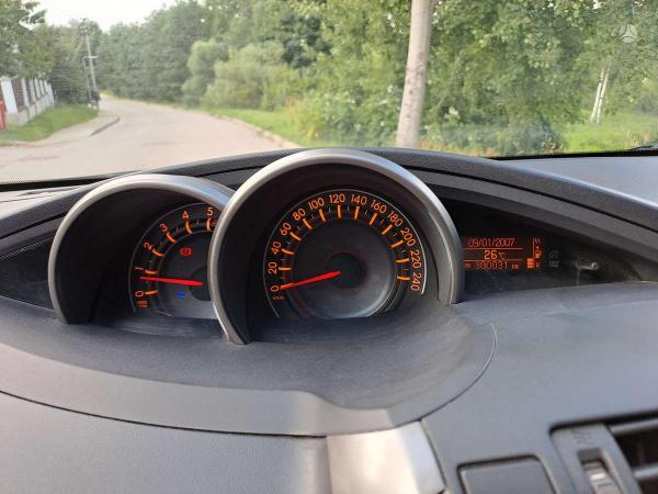 Pelēks Toyota Verso 2010 Alīta, ar dzinēja tilpumu 2.00 L un nobraukumu 300 tūkst. km par 4150 €, foto 9 vietnē AUTOMOTO.COM.LV