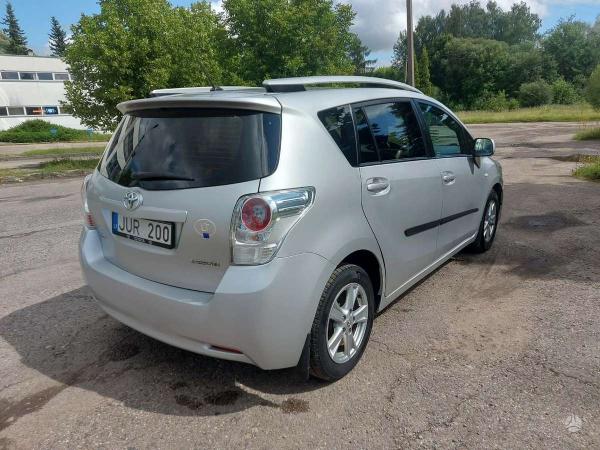 Grey Toyota Verso 2010 in Ukmerge, with an engine capacity of 2.00 L and mileage of 215 thousand km for 3550 €, photo 4 on AUTOMOTO.COM.LV