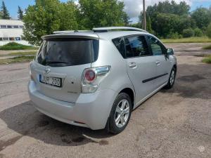 Grey Toyota Verso 2010 in Ukmerge, with an engine capacity of 2.00 L and mileage of 215 thousand km for 3550 €, photo 5 on AUTOMOTO.COM.LV