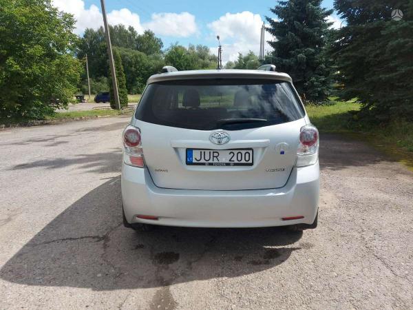 Grey Toyota Verso 2010 in Ukmerge, with an engine capacity of 2.00 L and mileage of 215 thousand km for 3550 €, photo 5 on AUTOMOTO.COM.LV