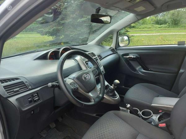 Grey Toyota Verso 2010 in Ukmerge, with an engine capacity of 2.00 L and mileage of 215 thousand km for 3550 €, photo 7 on AUTOMOTO.COM.LV