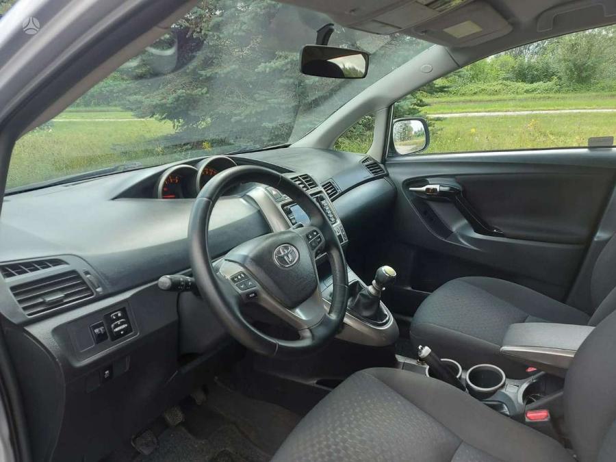 Grey Toyota Verso 2010 in Ukmerge, with an engine capacity of 2.00 L and mileage of 215 thousand km for 3550 €, photo 8 on AUTOMOTO.COM.LV