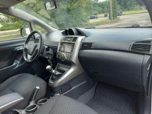Grey Toyota Verso 2010 in Ukmerge, with an engine capacity of 2.00 L and mileage of 215 thousand km for 3550 €, photo 9 on AUTOMOTO.COM.LV