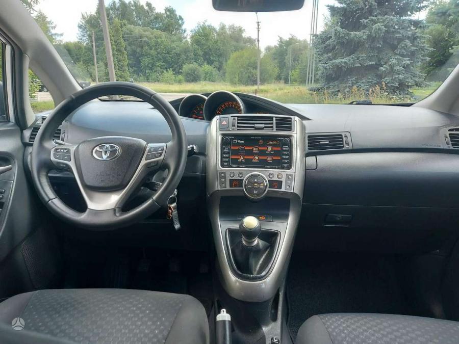 Grey Toyota Verso 2010 in Ukmerge, with an engine capacity of 2.00 L and mileage of 215 thousand km for 3550 €, photo 10 on AUTOMOTO.COM.LV